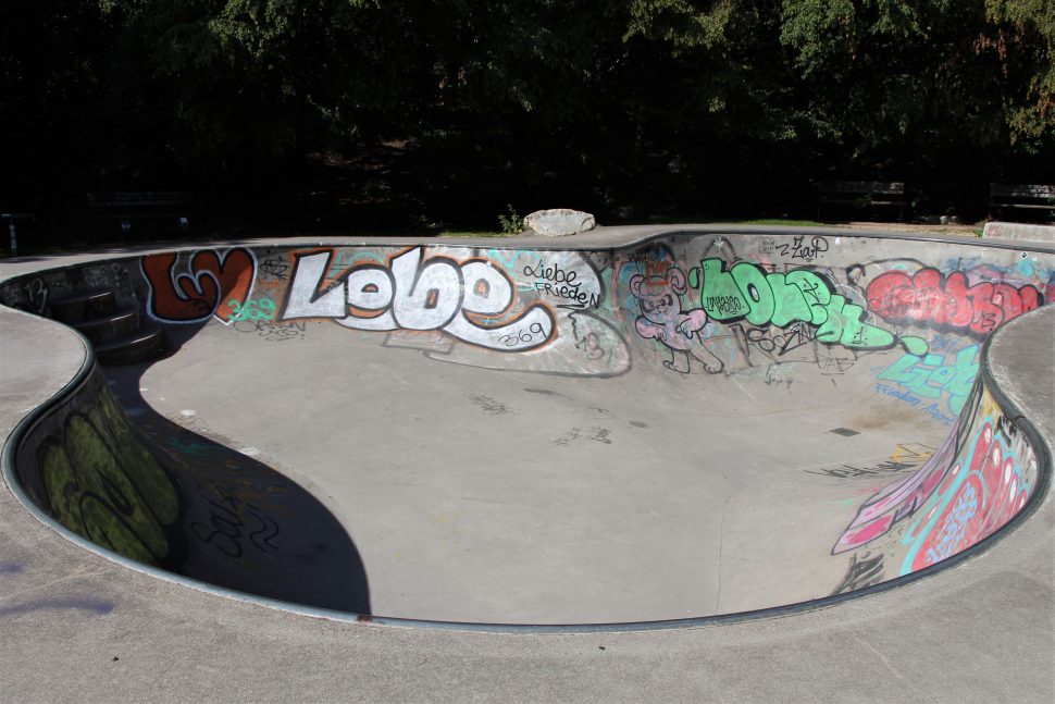 Künstler gestaltet Skate Pool im Wehbers Park neu
