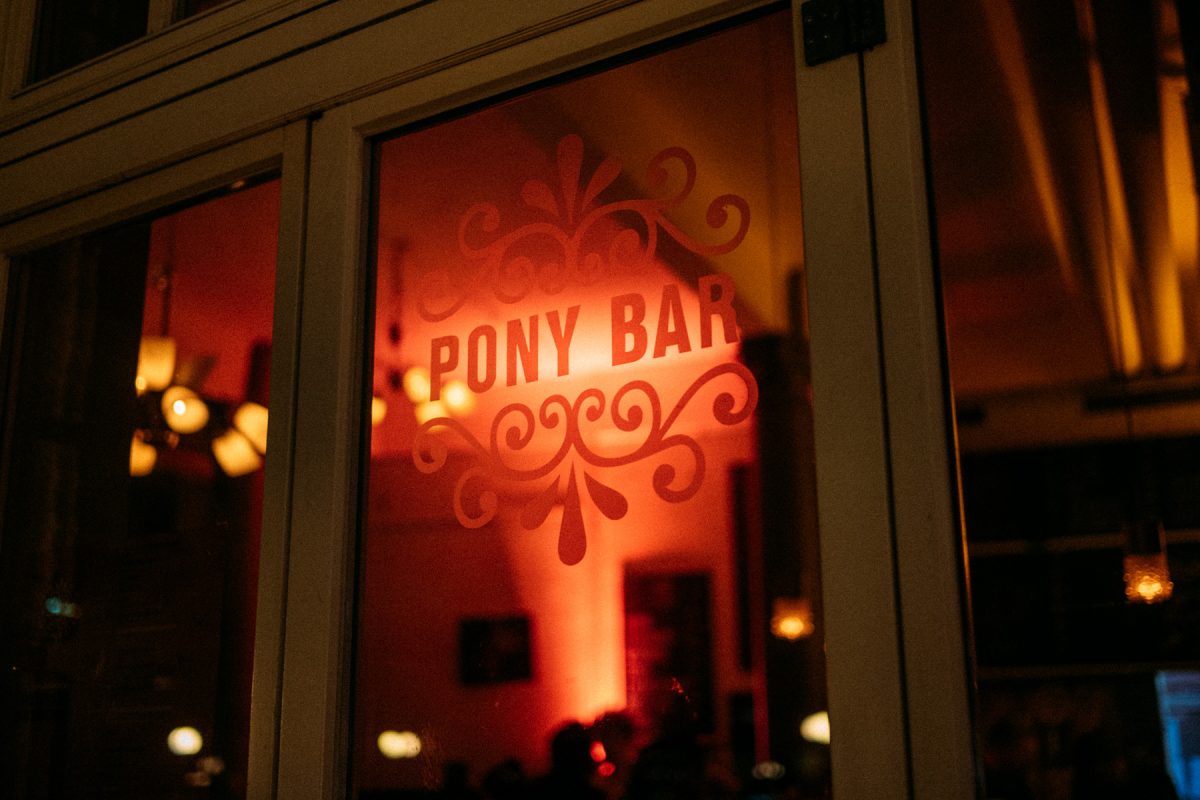 Fotoausstellung in der "Pony Bar": Hip-Hop in Bildern